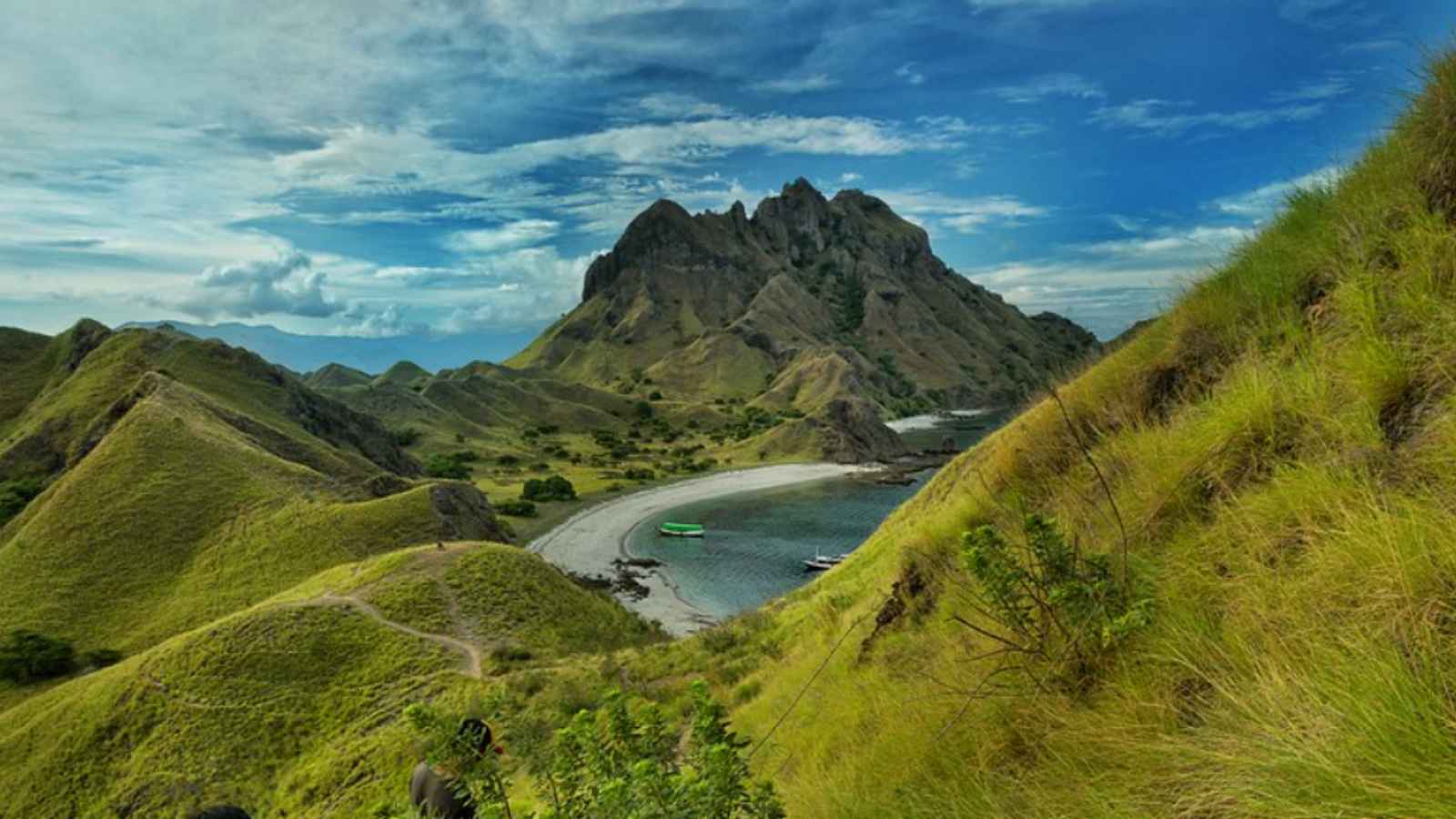 12 Stunning Indonesian Islands for an Affordable Dream Vacation ...